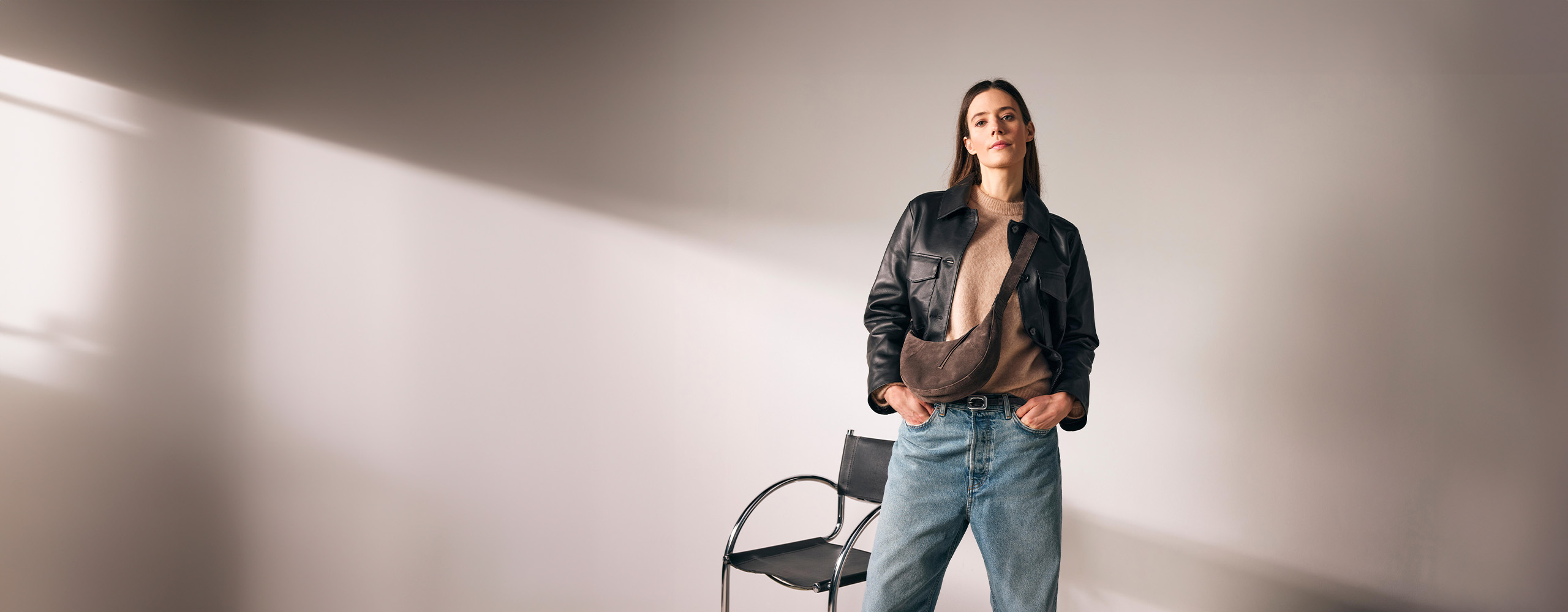 Tidlösa skinnväskor för Dam - i Svensk design - Saddler